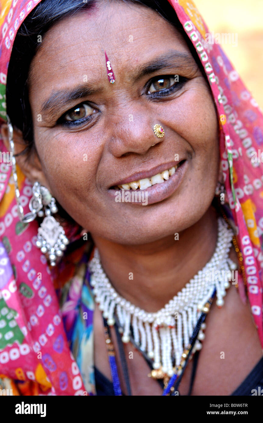 Portrait of a beautiful Rajasthani woman Stock Photo - Alamy
