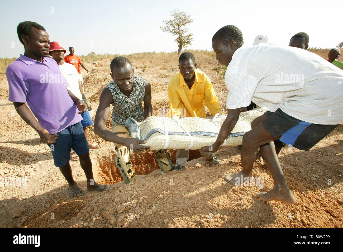 Hiv aids funeral africa hi-res stock photography and images - Alamy