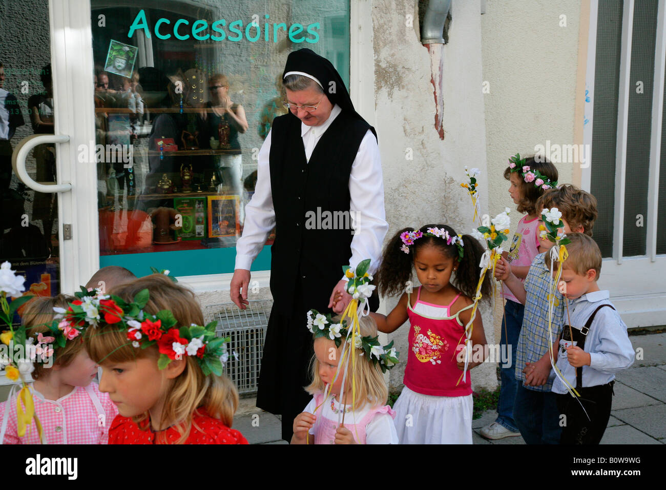 Catholic nuns with children hi-res stock photography and images - Alamy