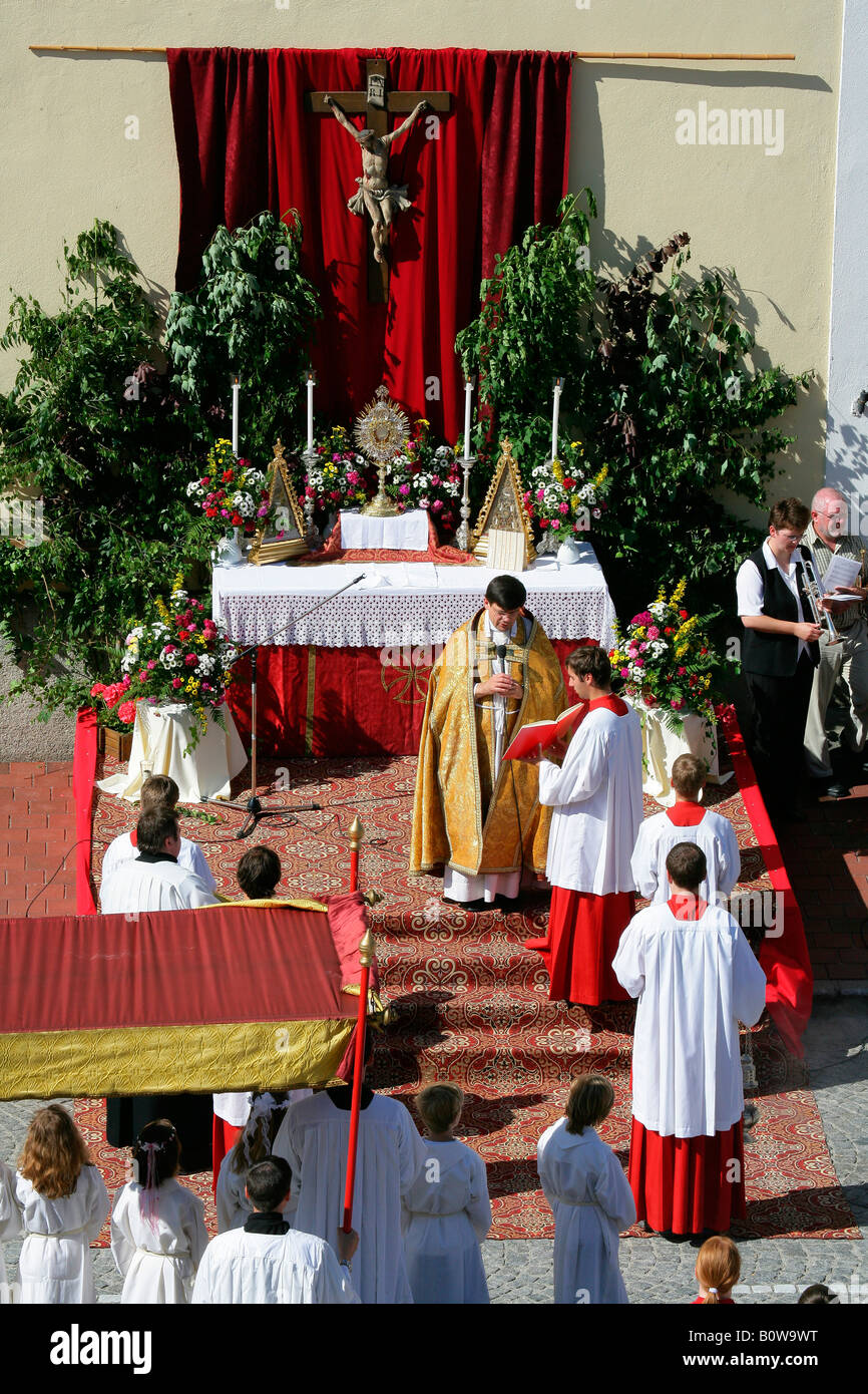 Altar servers catholic hi-res stock photography and images - Alamy