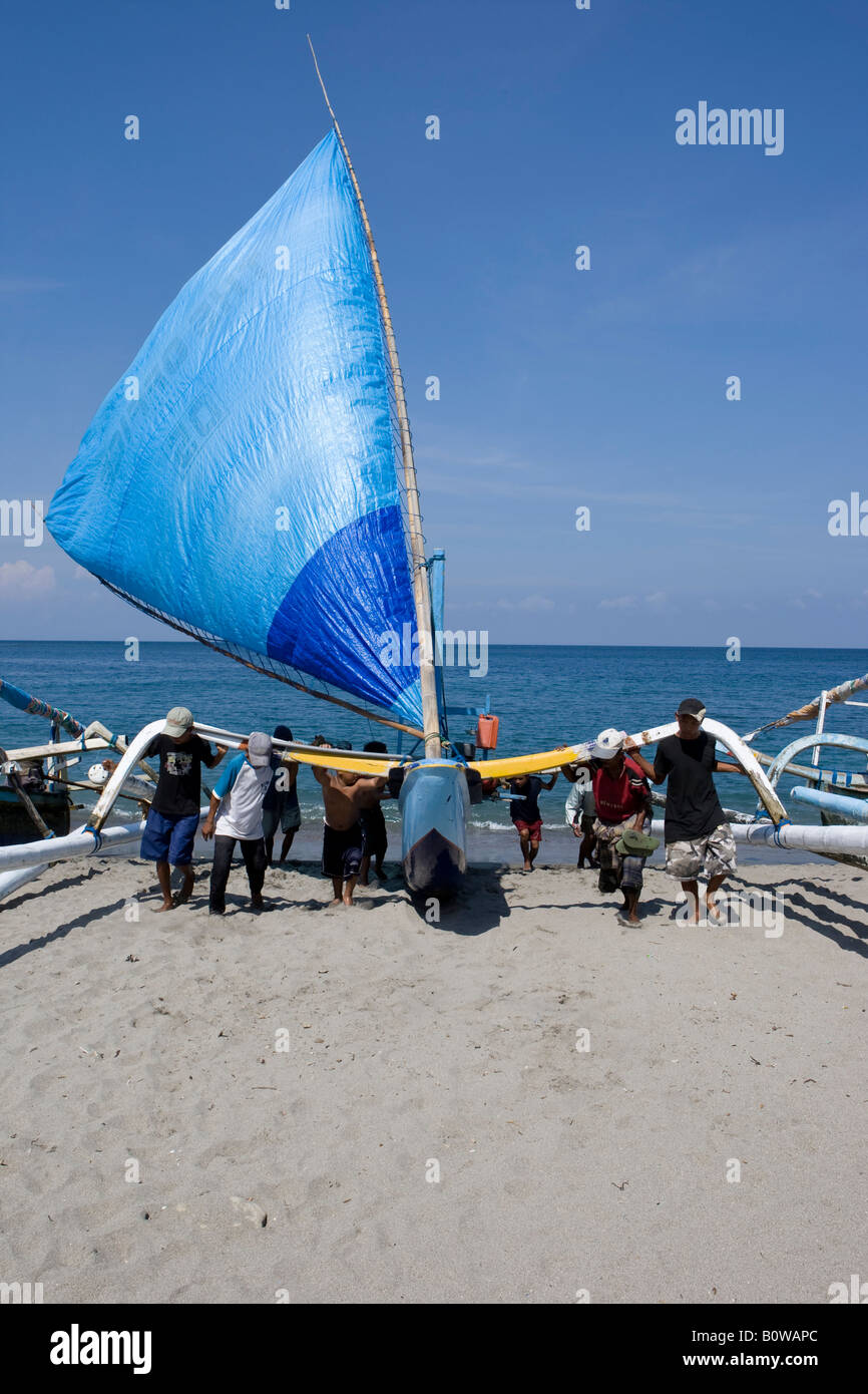 Small sailed ship hi-res stock photography and images - Alamy