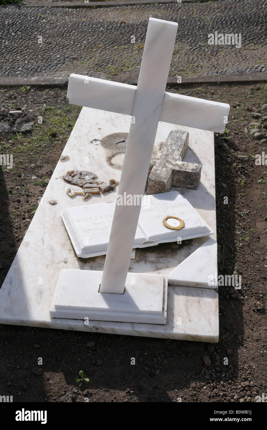 Marble headstone hi-res stock photography and images - Alamy