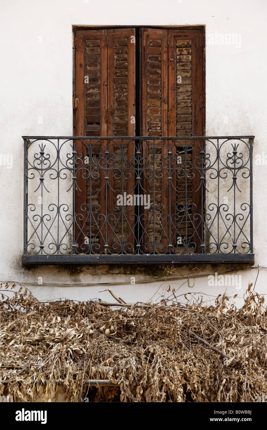 Thatched house houses old door doors hi-res stock photography and ...