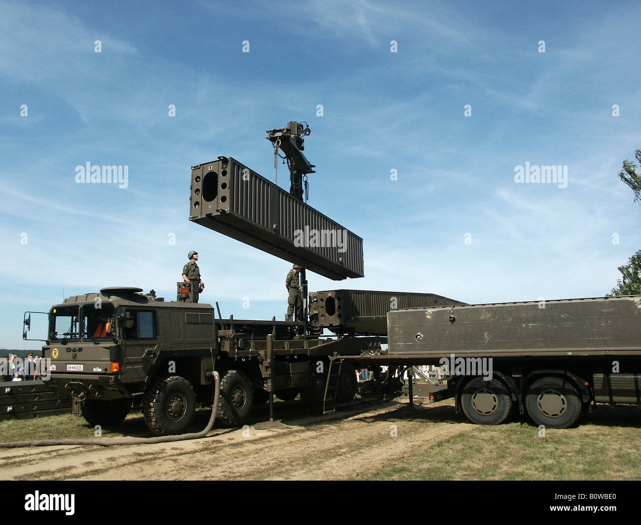 Army bridge building hi-res stock photography and images - Alamy