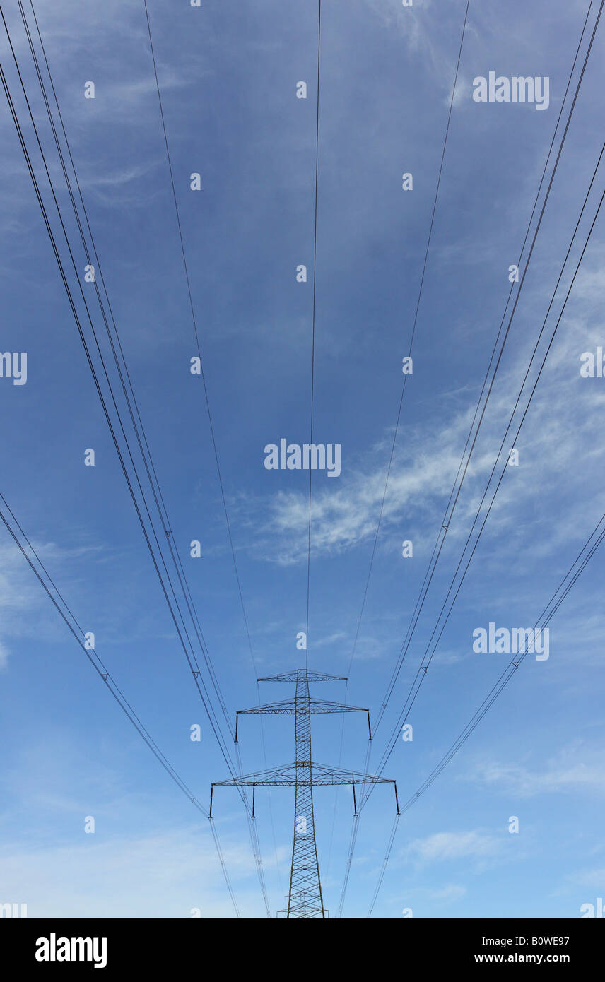 Electrical pylon and wires hi-res stock photography and images - Alamy