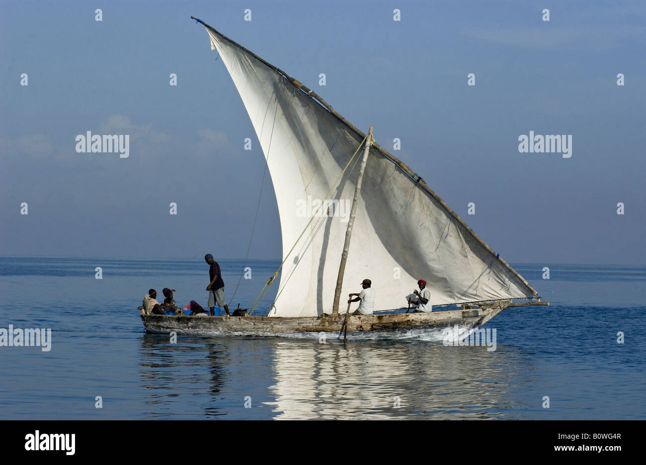 Dhow boat hi-res stock photography and images - Alamy