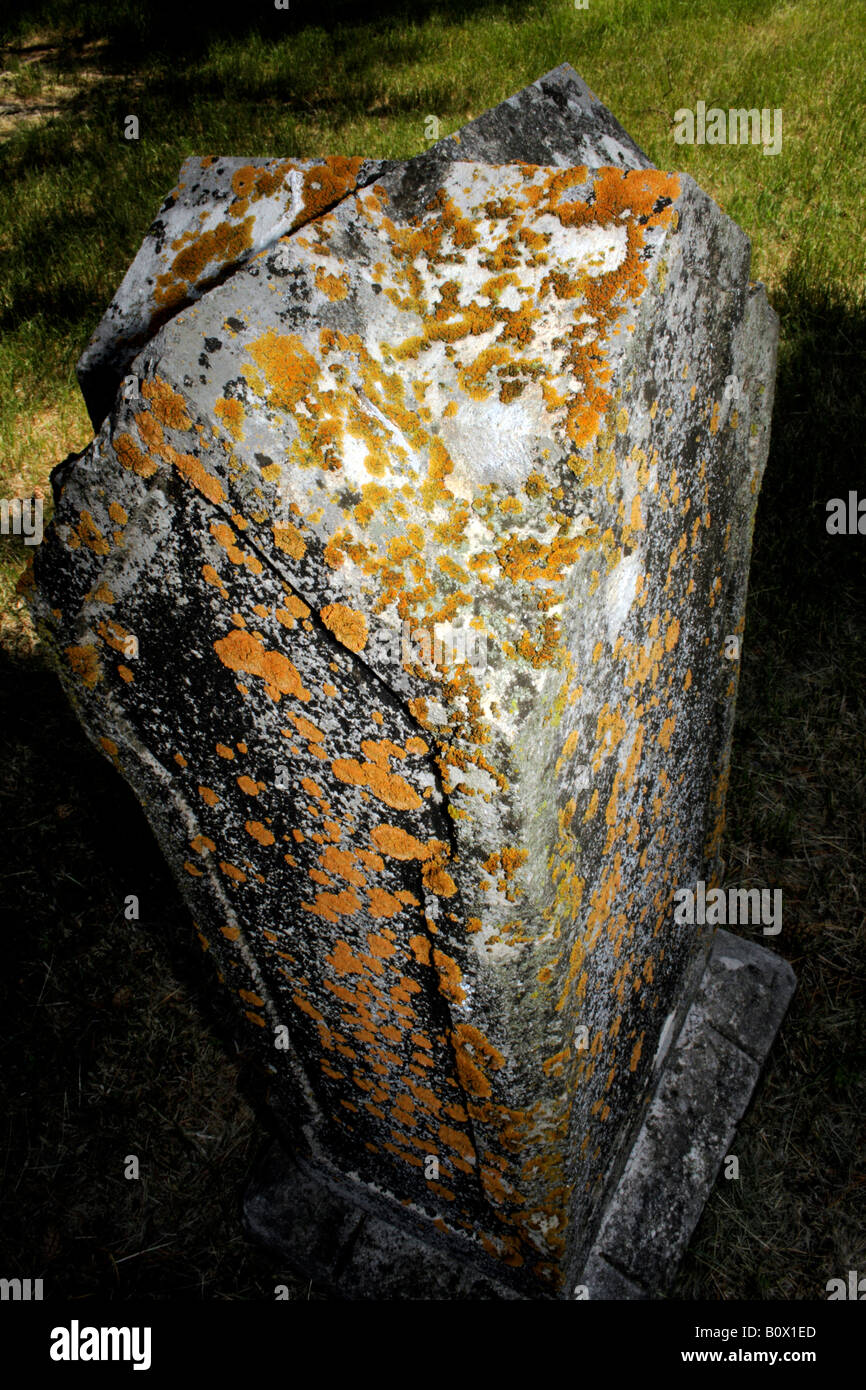 Pillar gravestone hi-res stock photography and images - Alamy