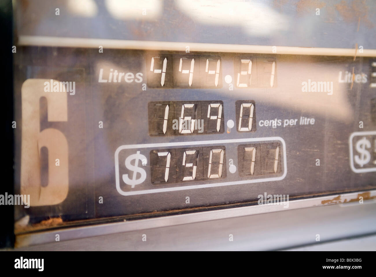 Visual display of a fuel pump Stock Photo - Alamy