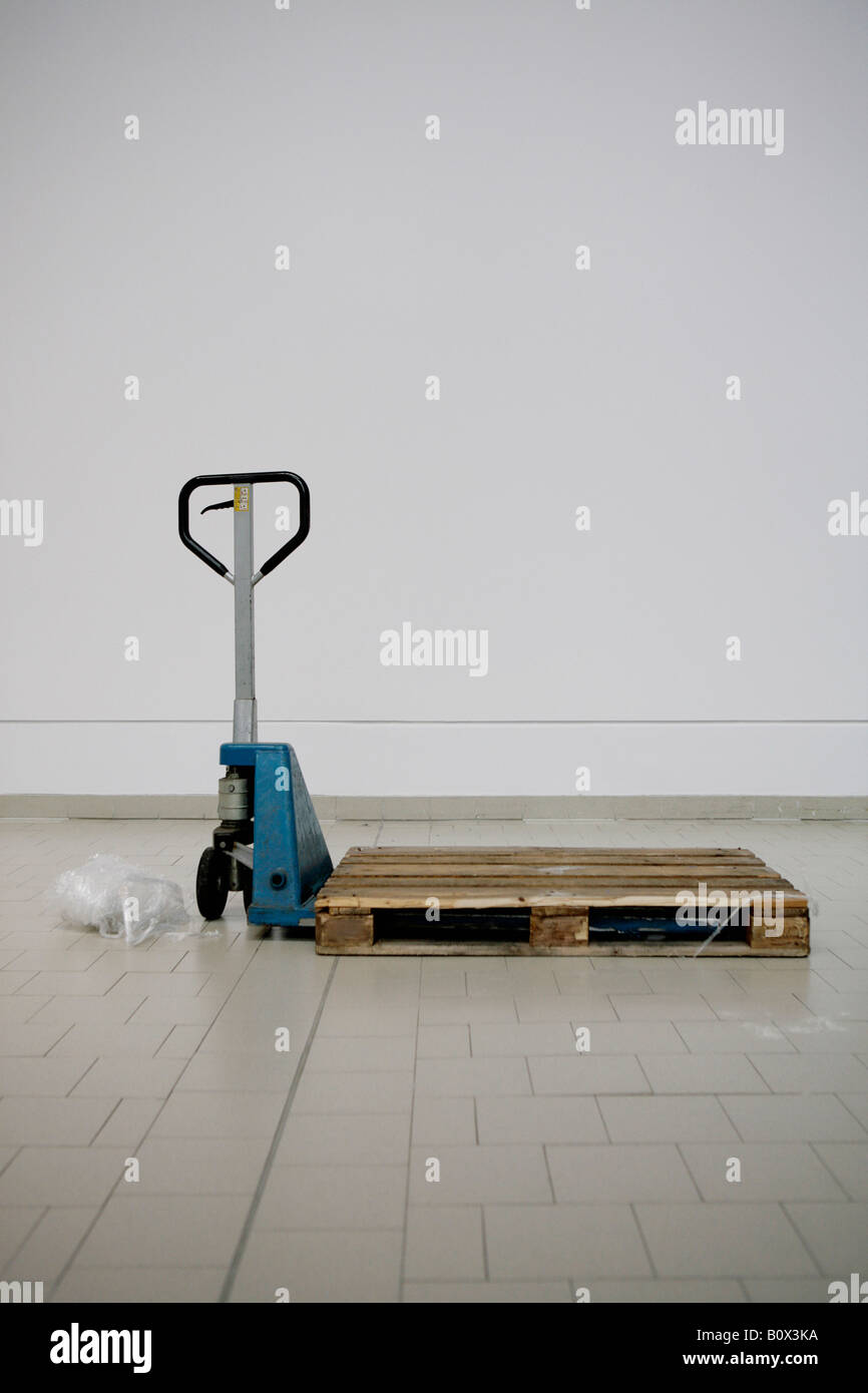 Pallet truck hi-res stock photography and images - Alamy