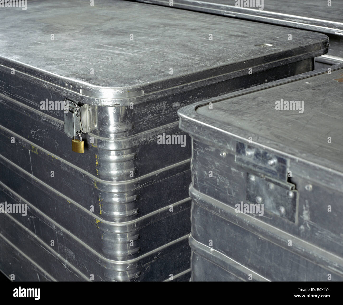 Metal crates hi-res stock photography and images - Alamy