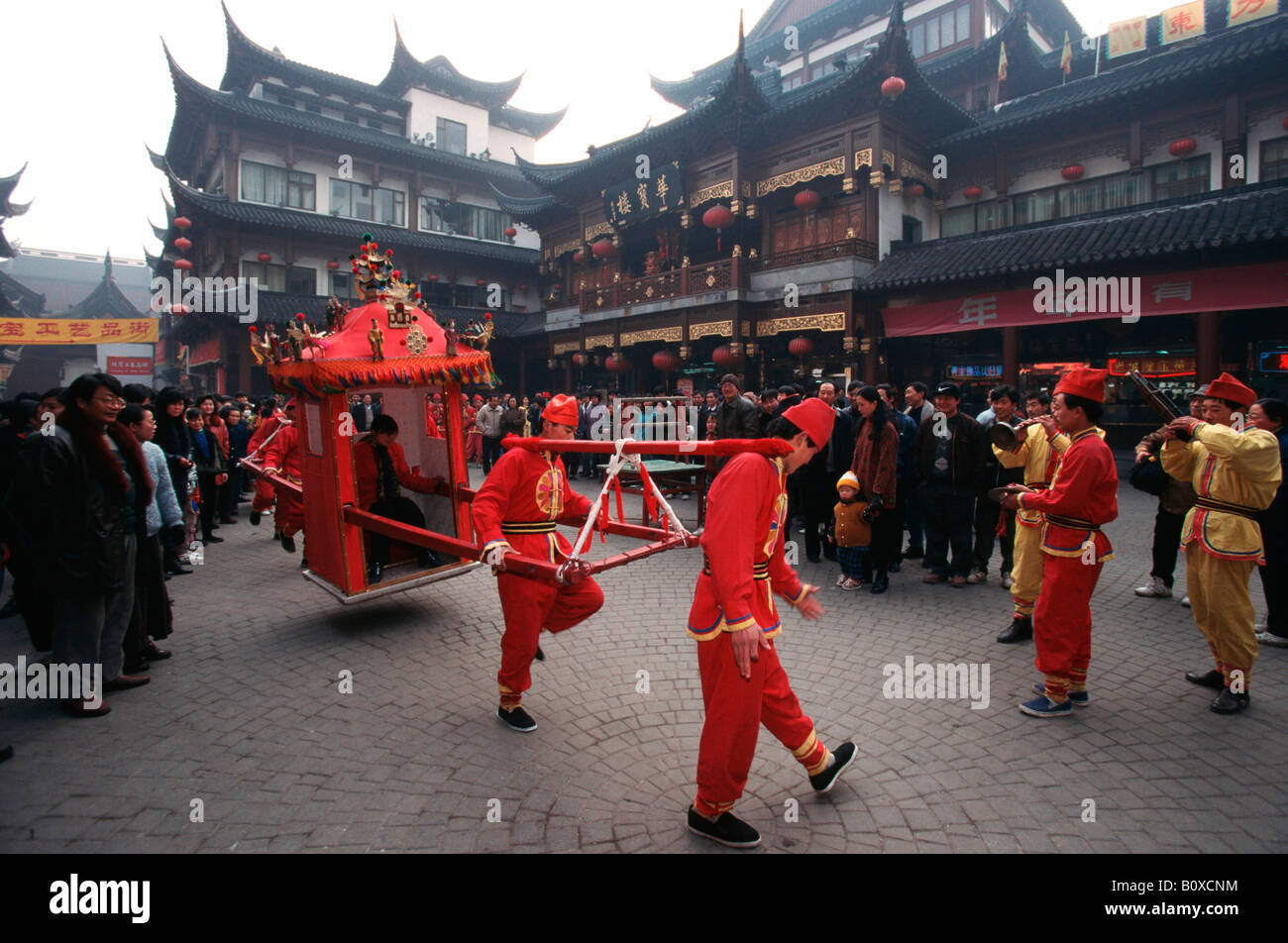 Palanquin in china hi-res stock photography and images - Alamy