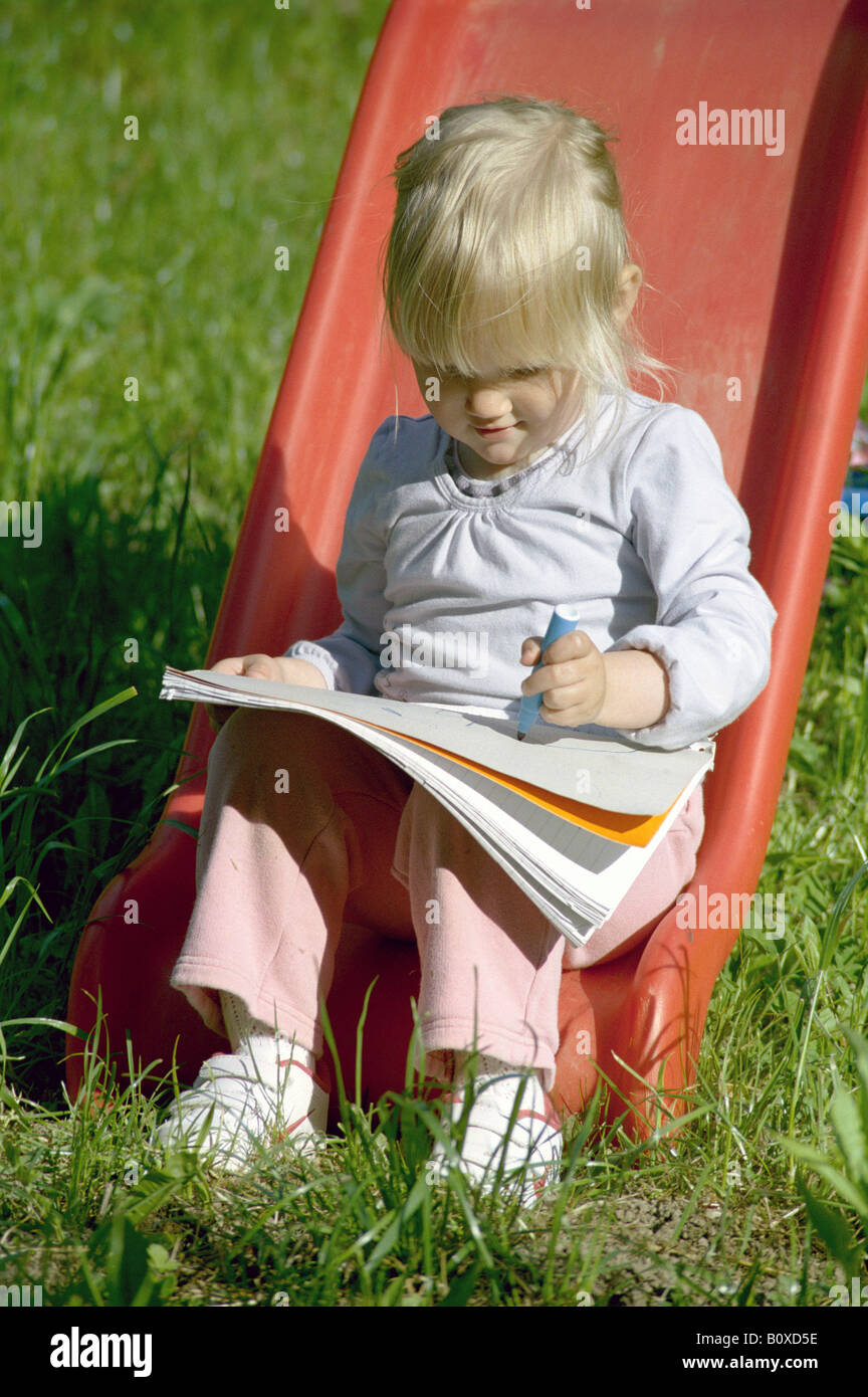 Small girl drawing outside Stock Photo - Alamy