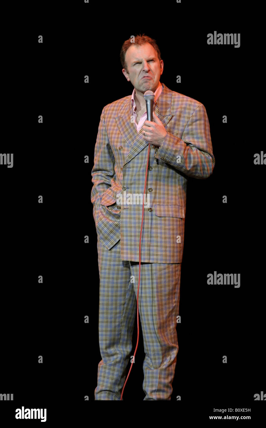 Live comedian hi-res stock photography and images - Alamy