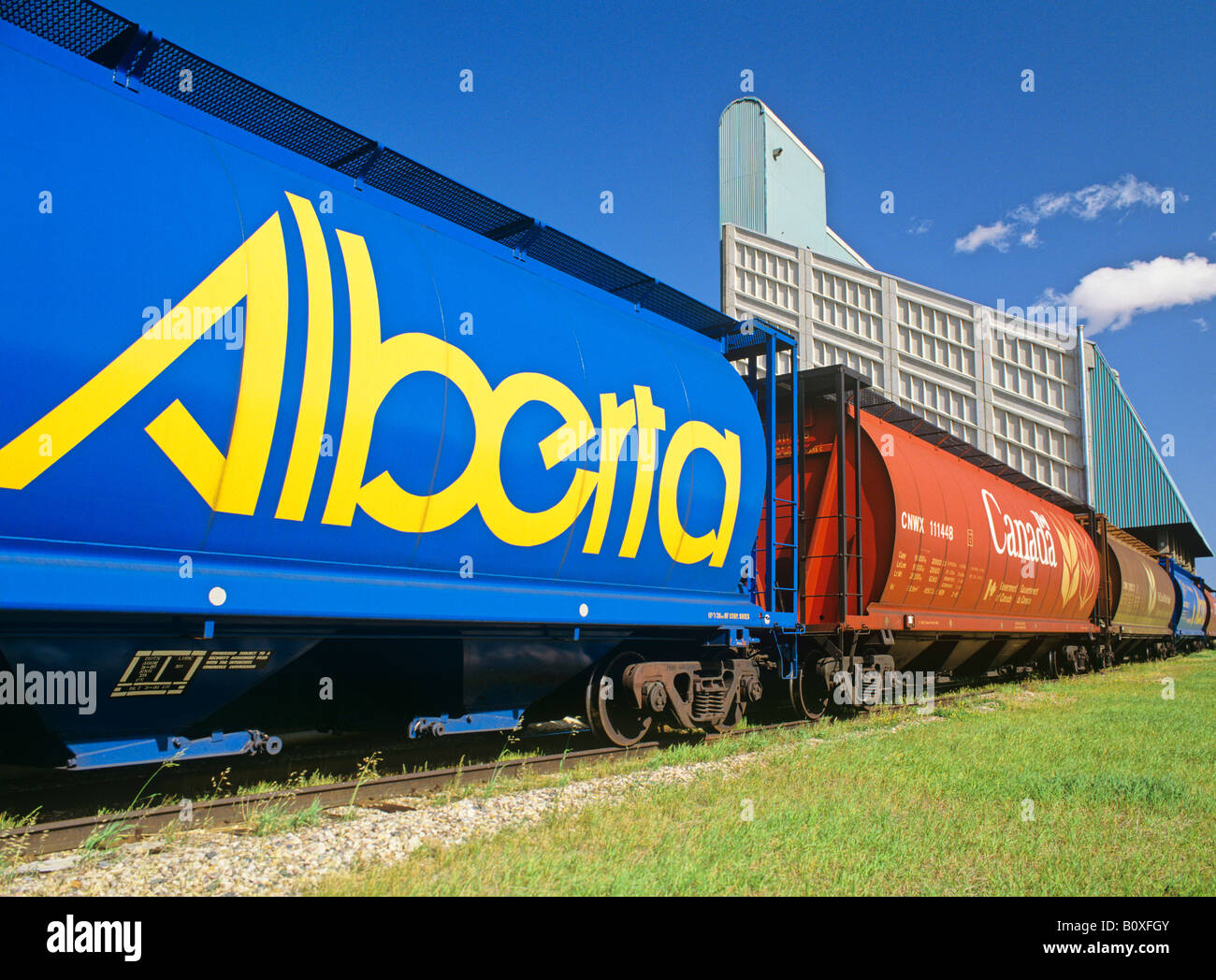 Grain elevator architecture alberta hi-res stock photography and images ...