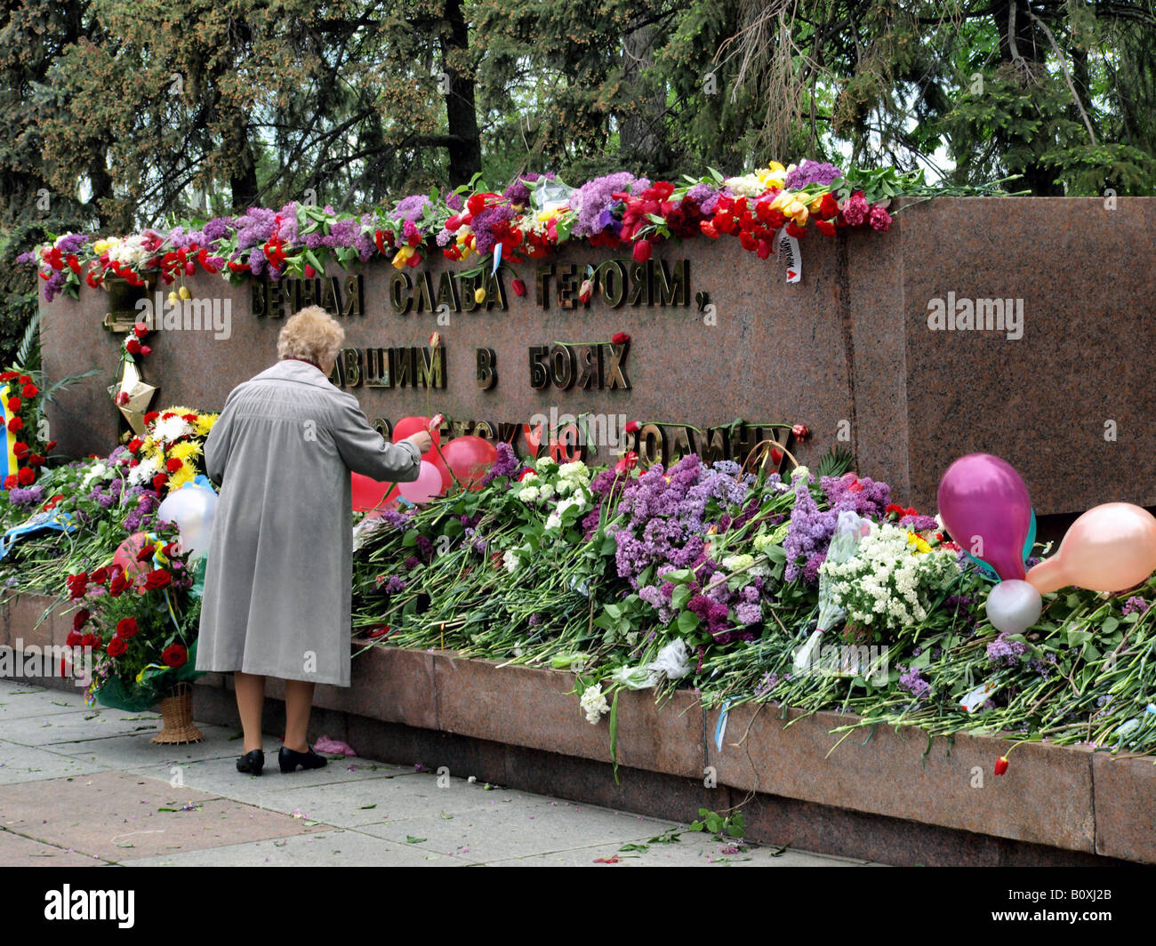 Lays flowers hi-res stock photography and images - Alamy