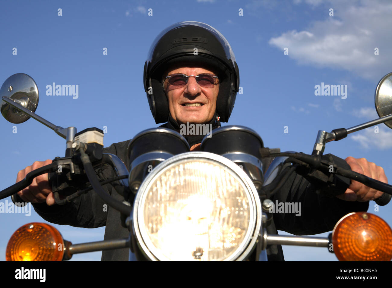 Bikers looking at motorbikes hi-res stock photography and images - Alamy
