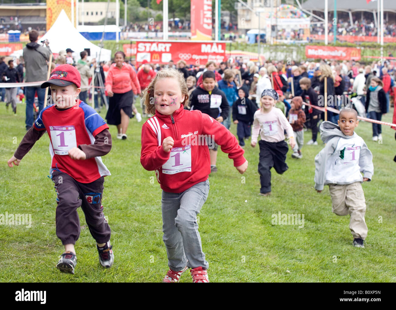 Children race running school hi-res stock photography and images - Alamy