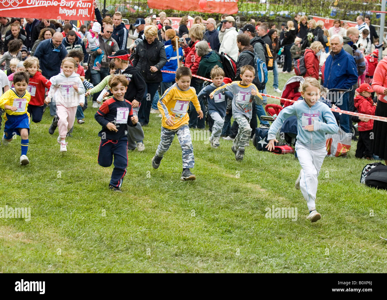 Children race school competition hi-res stock photography and images ...