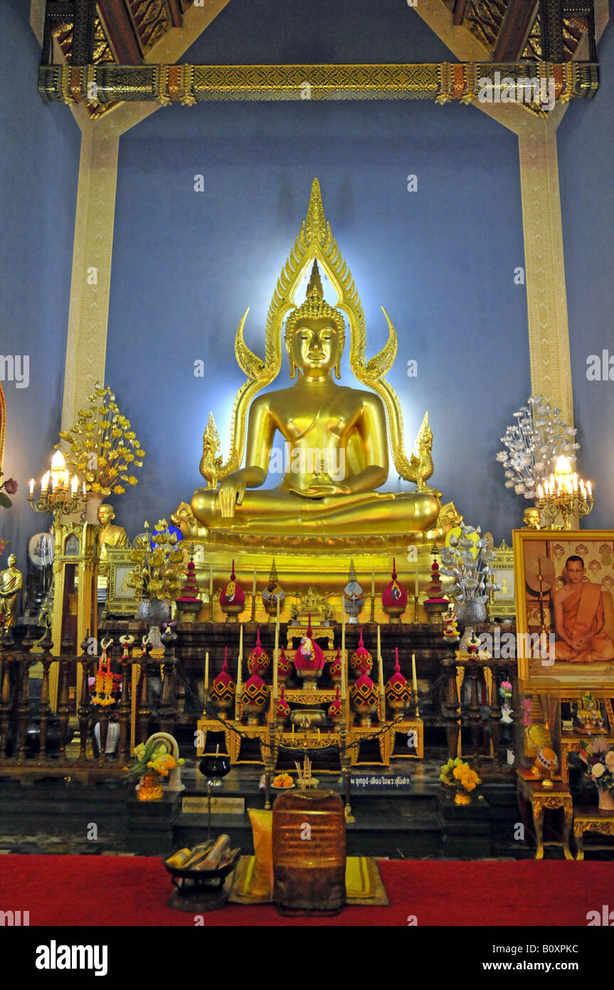 Buddha statue in the marble temple (Wat Benchamabophit), Bangkok Stock ...