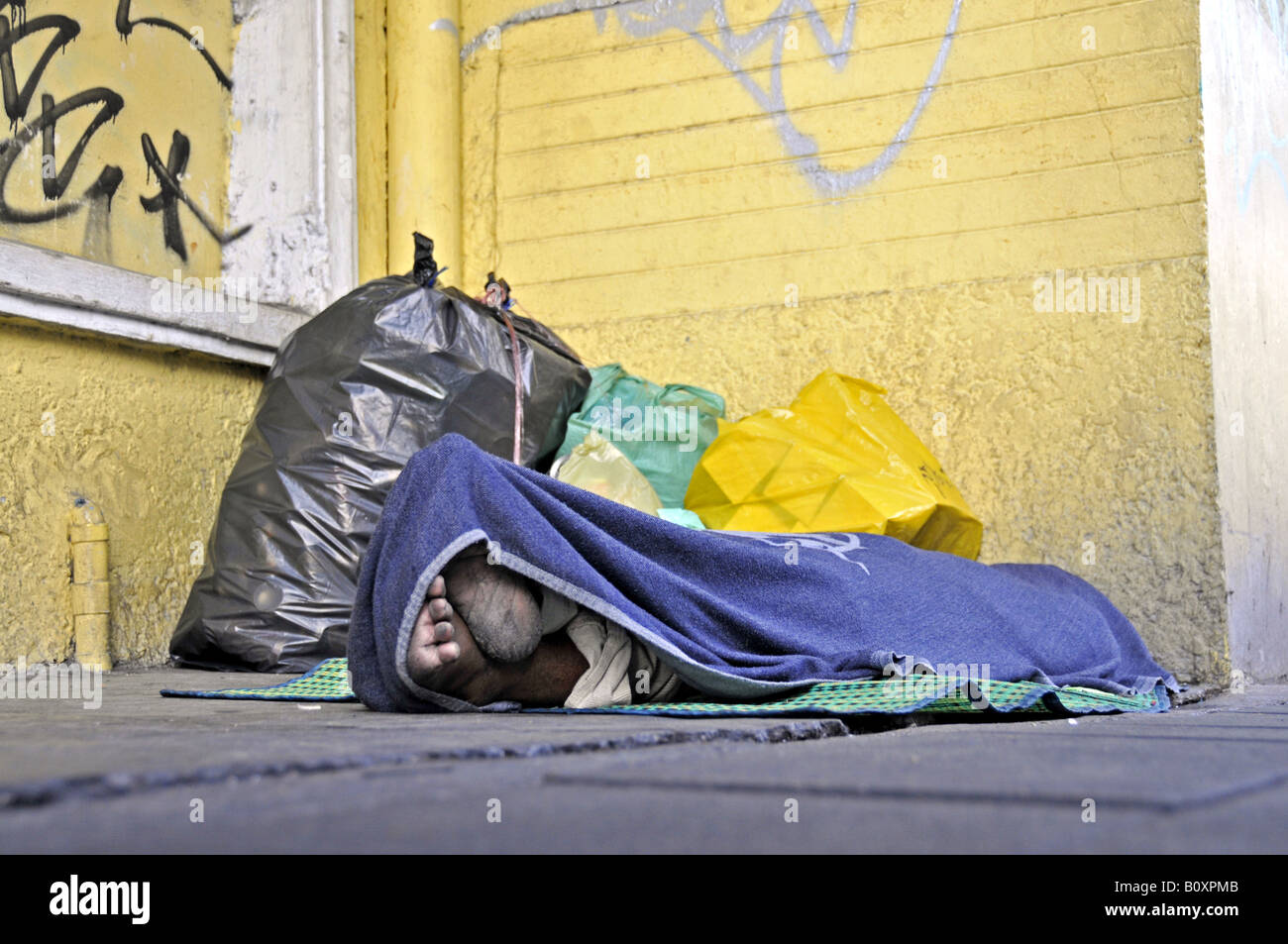 Bangkok homeless person hi-res stock photography and images - Alamy
