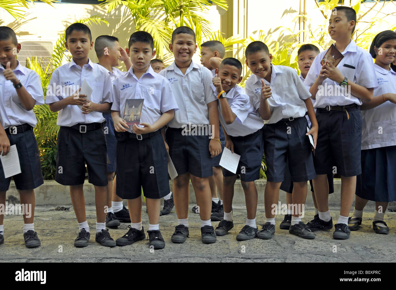 Bangkok thailand thai school boys hi-res stock photography and images ...