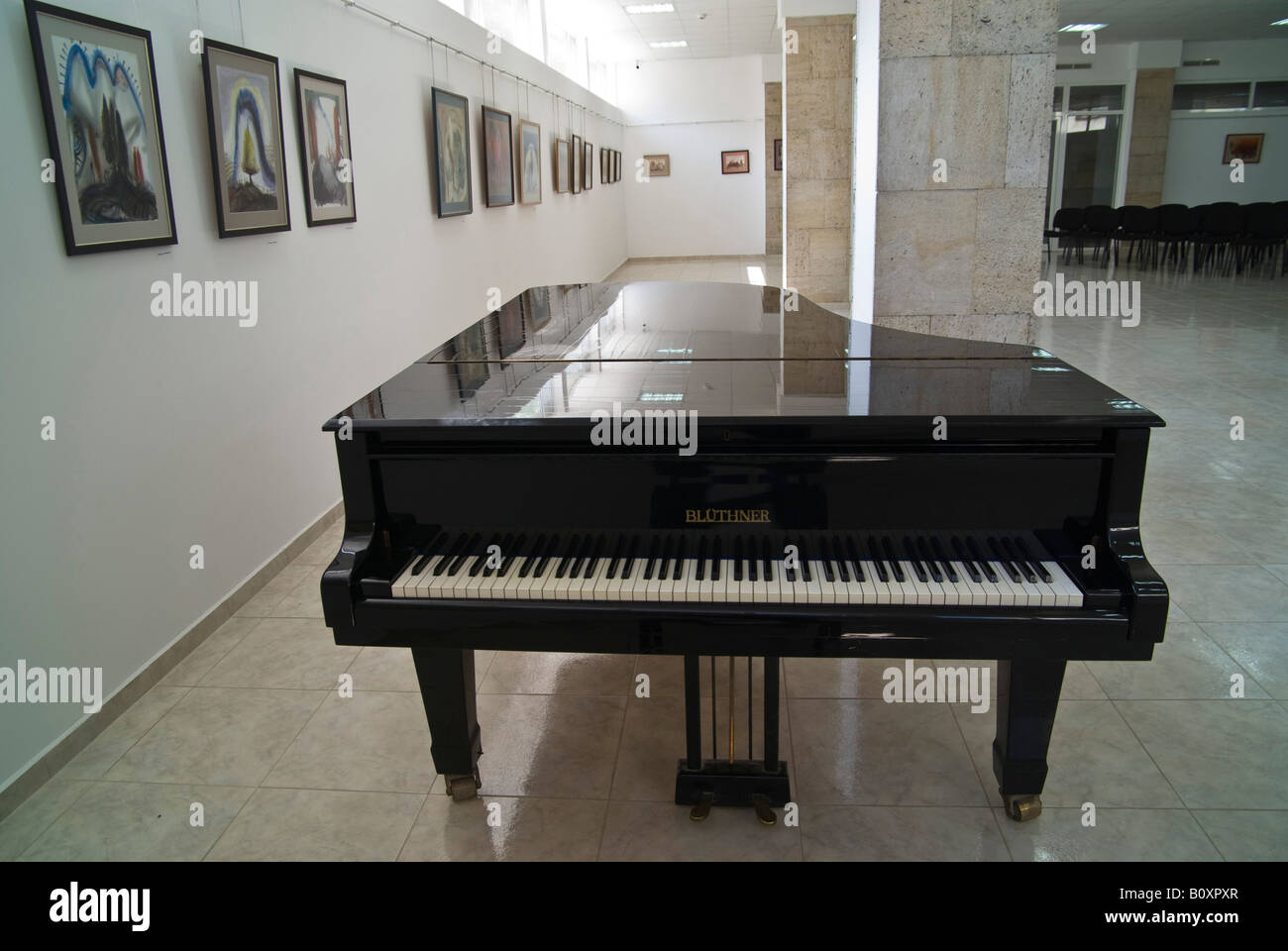 Piano gallery hi-res stock photography and images - Alamy