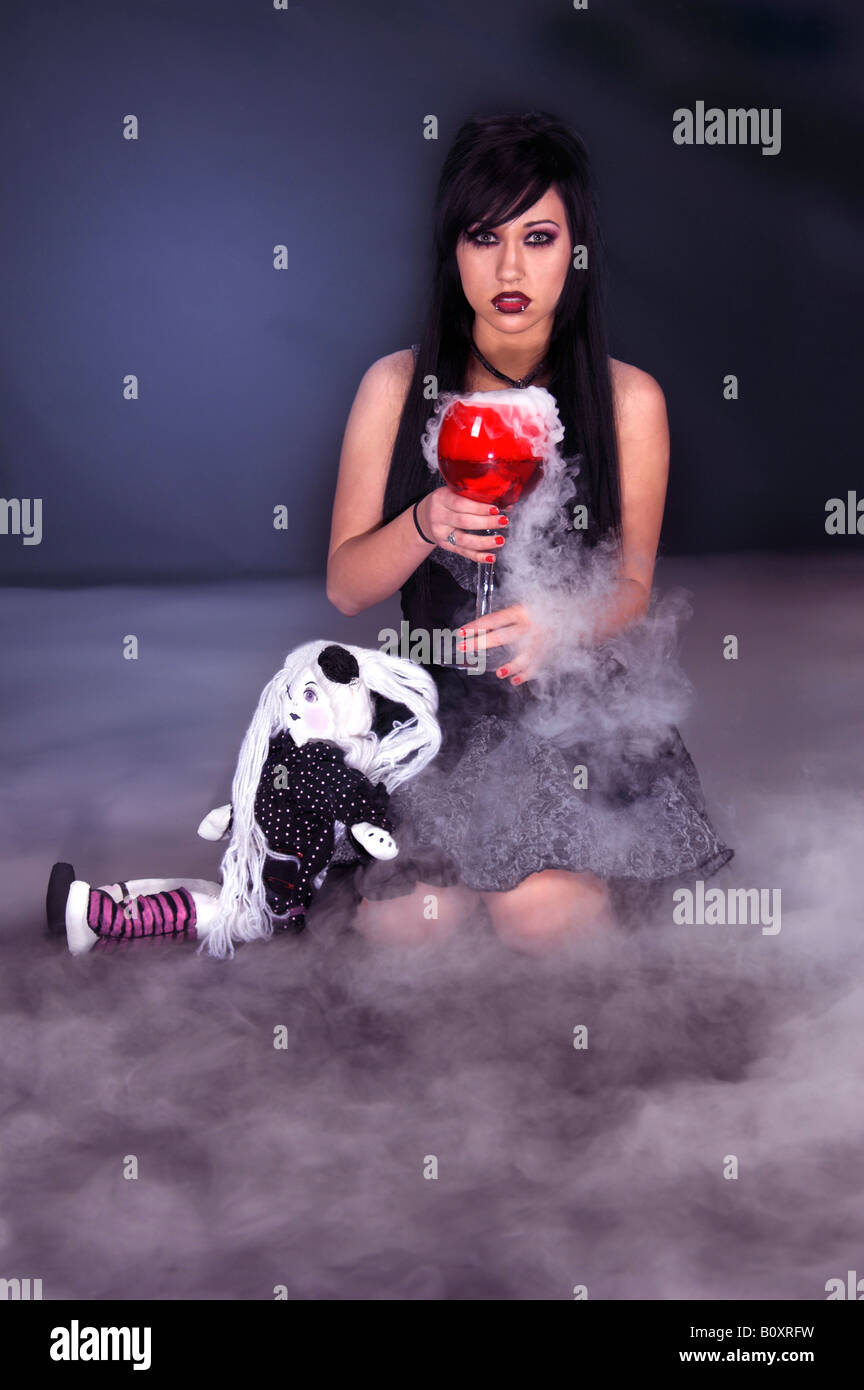 Victorian Gothic Woman, beautiful raven haired gothic Vampire girl ...