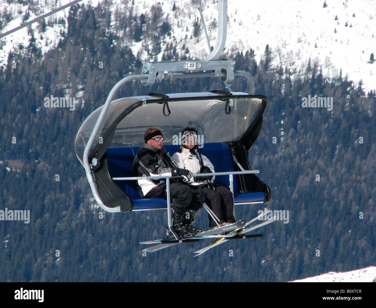 Two skiers italian alps hi-res stock photography and images - Alamy
