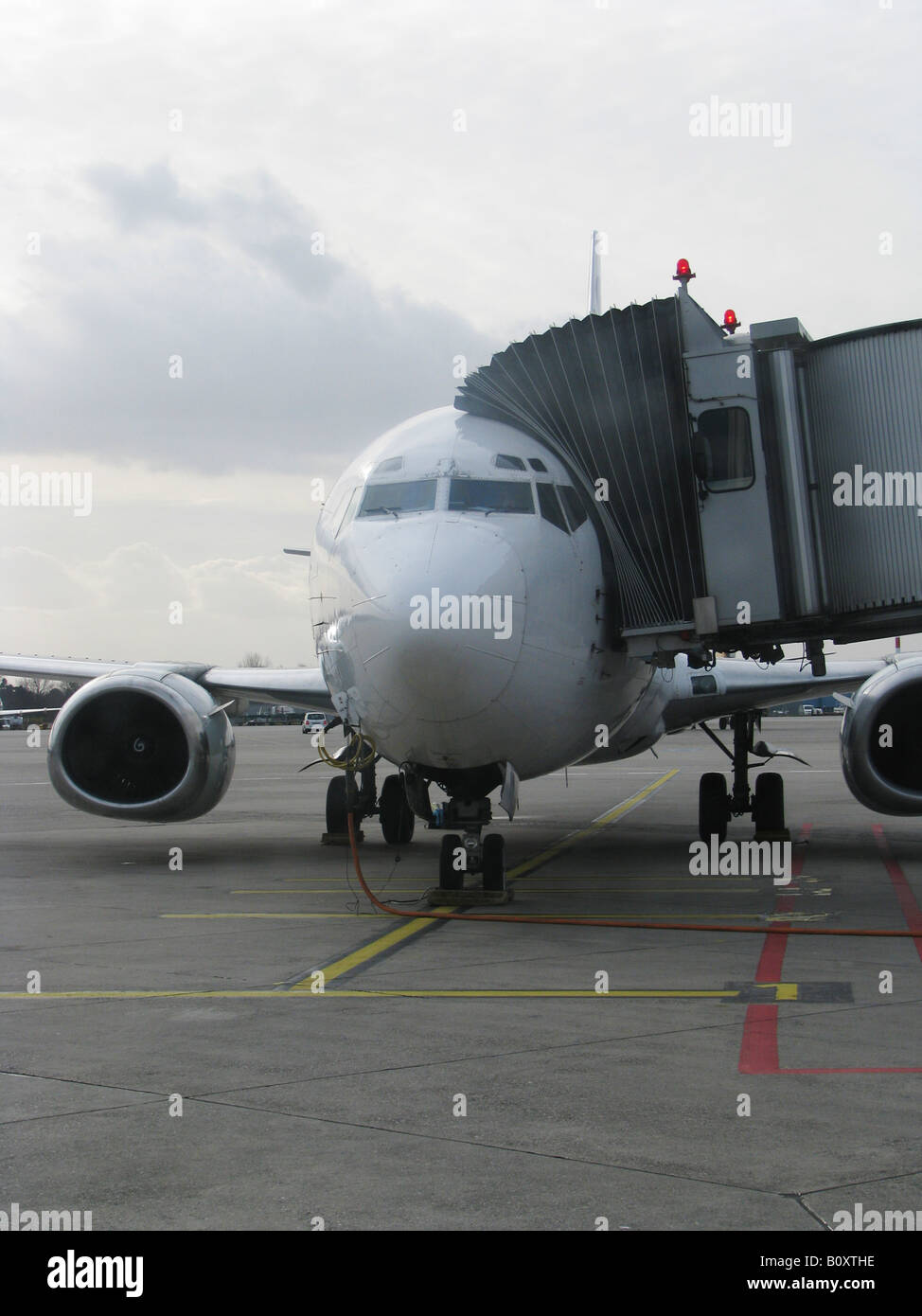 Aircraft gangway hi-res stock photography and images - Alamy