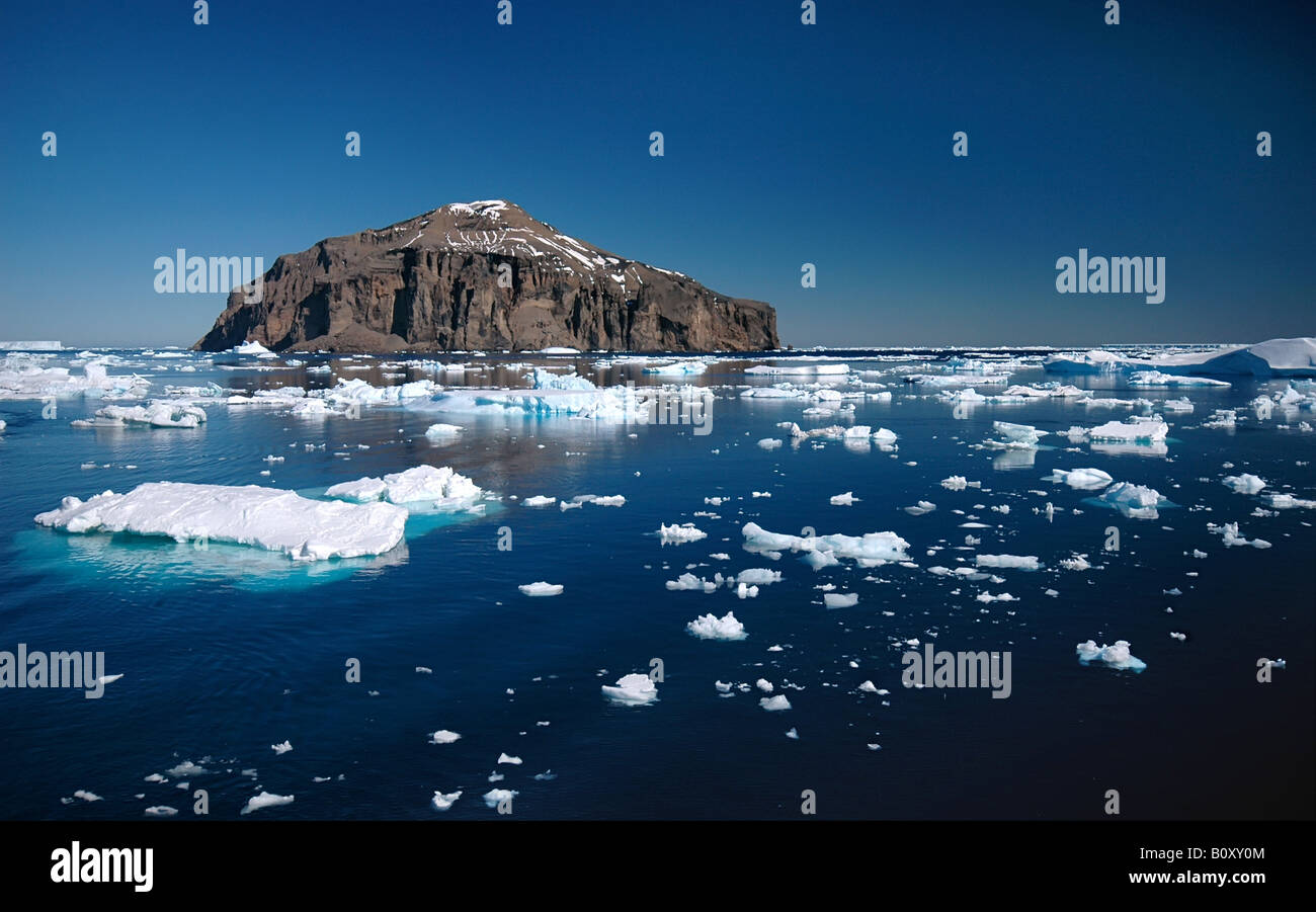 Rocky island in the antarctic sound hi-res stock photography and images ...