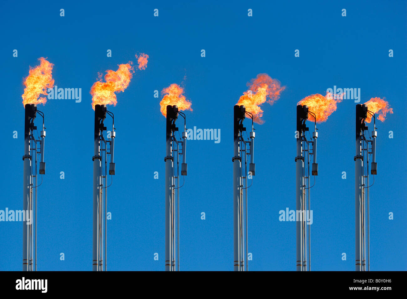 Oil refineries fire hi-res stock photography and images - Alamy