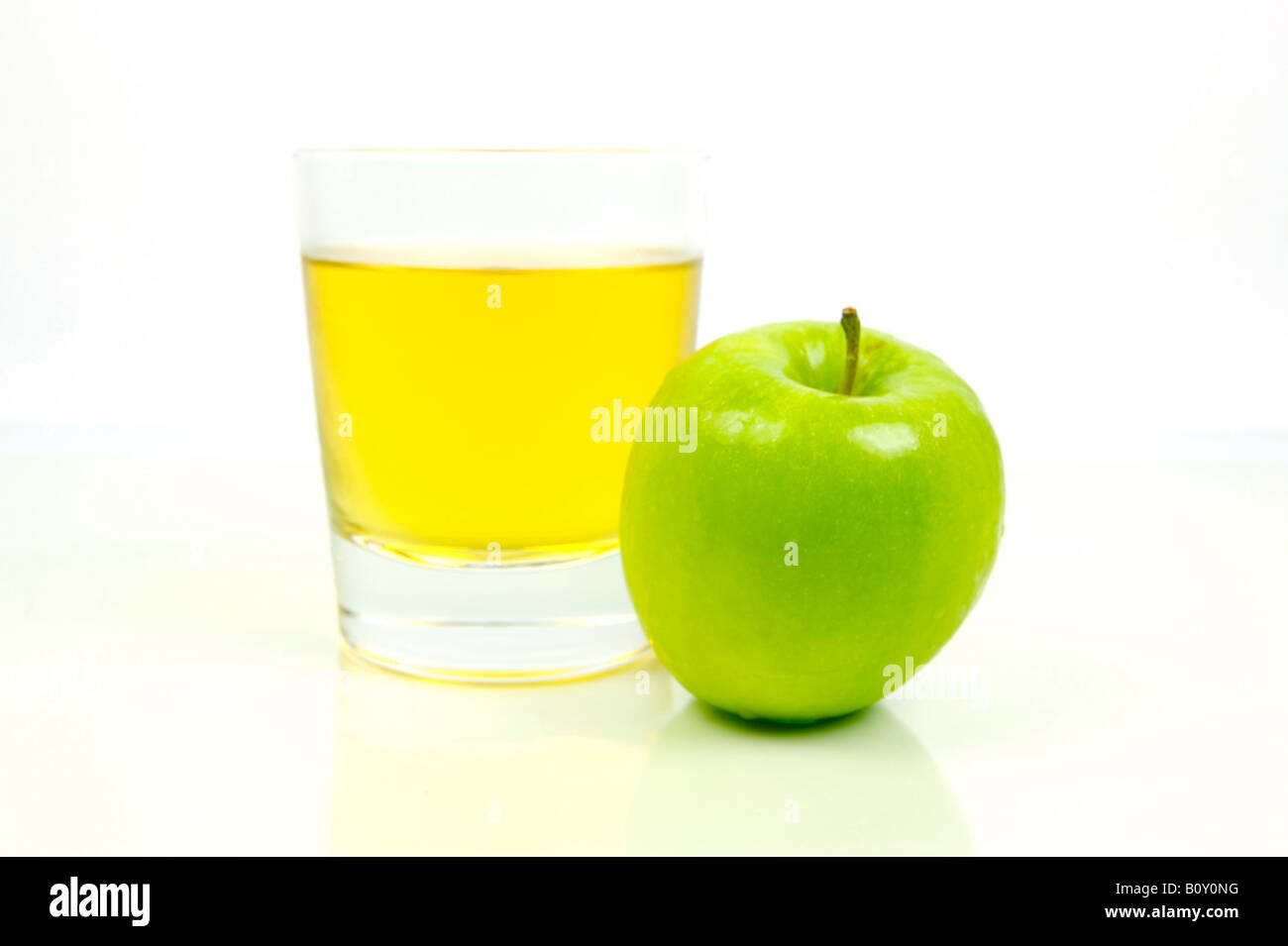 Apple ana Apple Juice Stock Photo - Alamy