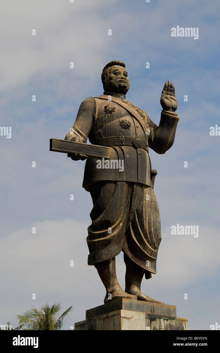 Laos King statue,Vientiane Stock Photo - Alamy
