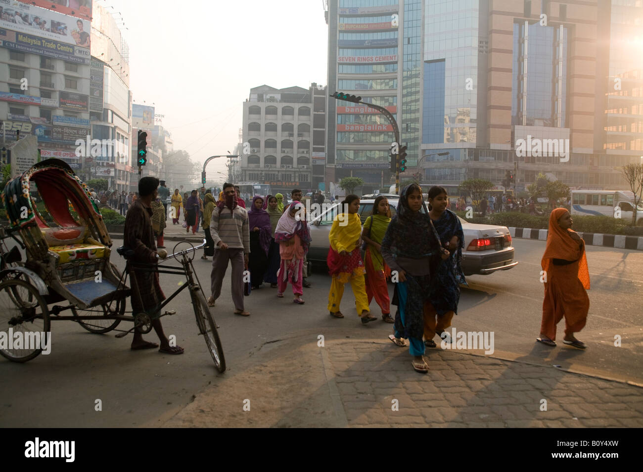 Garment workers in asia hi-res stock photography and images - Alamy