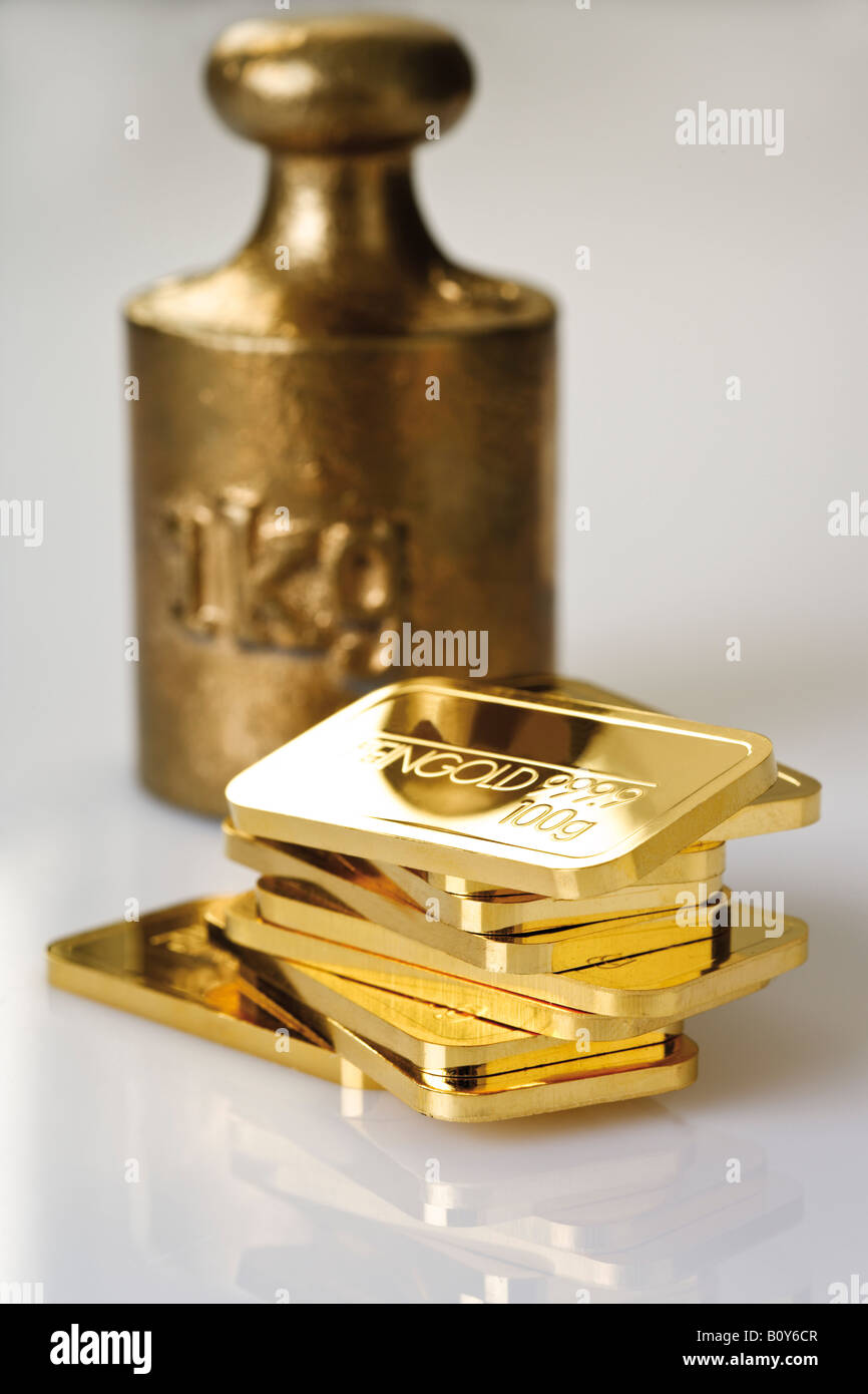Gold bar and weight Stock Photo - Alamy