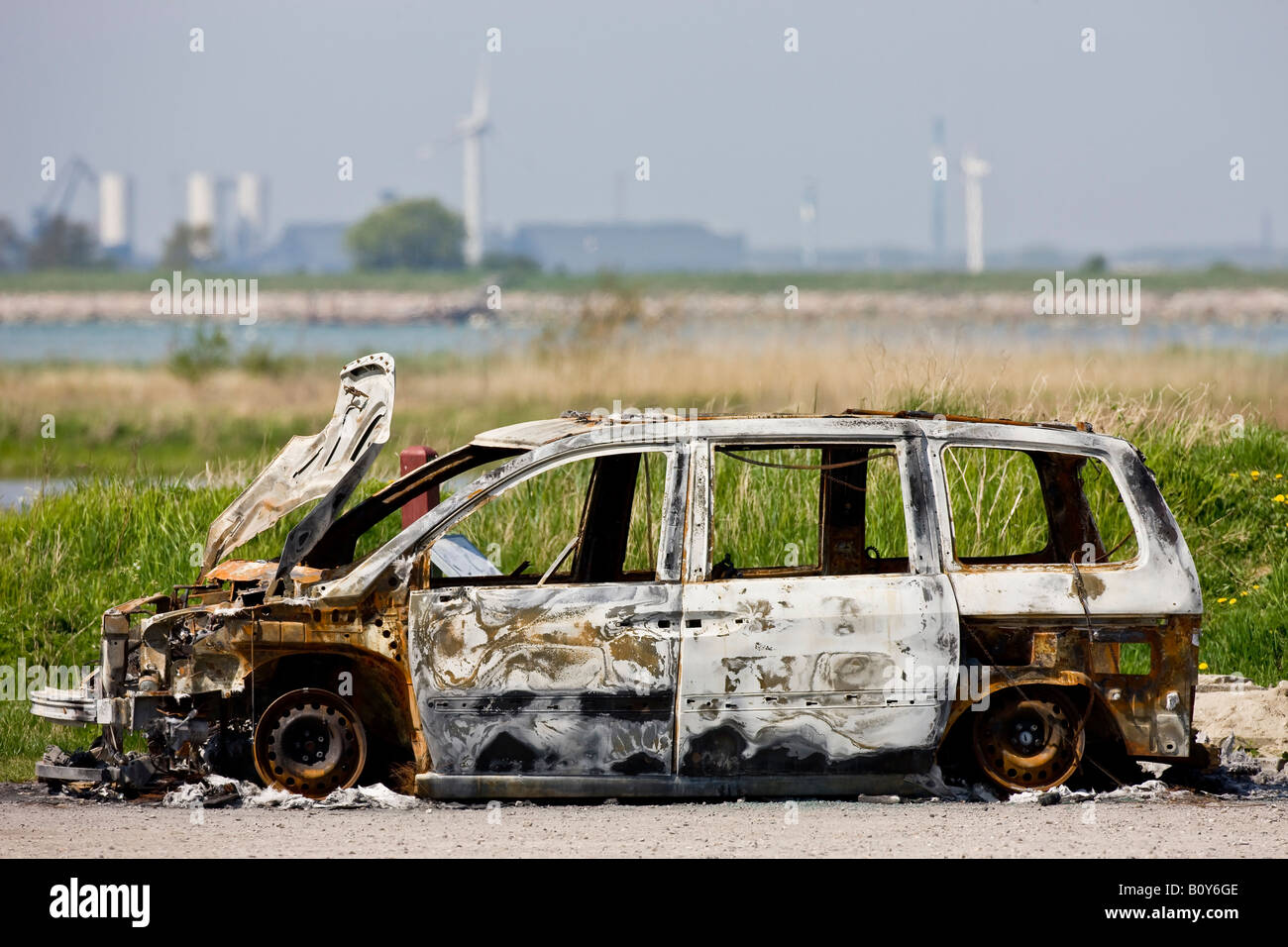 A burnt out car Stock Photo - Alamy
