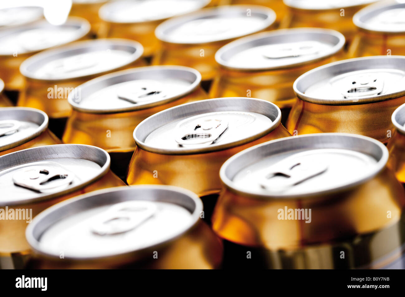 Steel beer can hi-res stock photography and images - Alamy