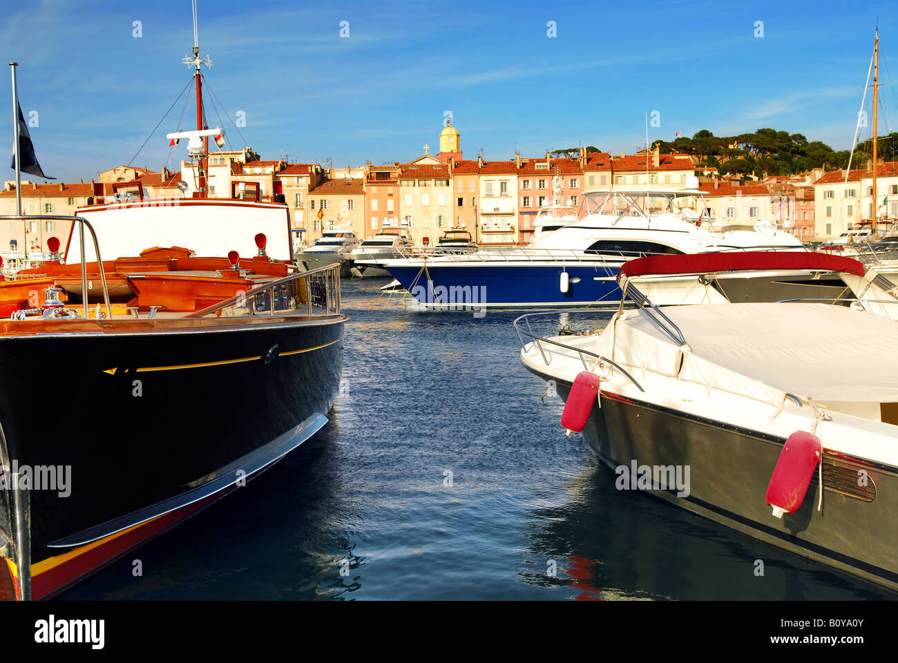 Docked speed boat hi-res stock photography and images - Alamy