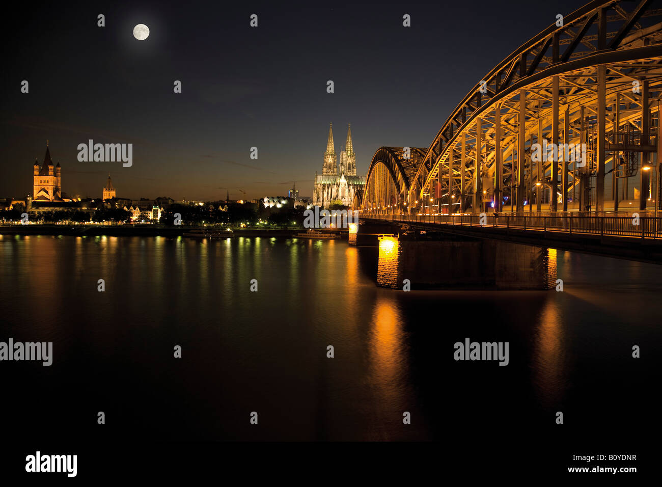 Germany, Cologne, Bridge and Cologne Cathedral at night Stock Photo - Alamy
