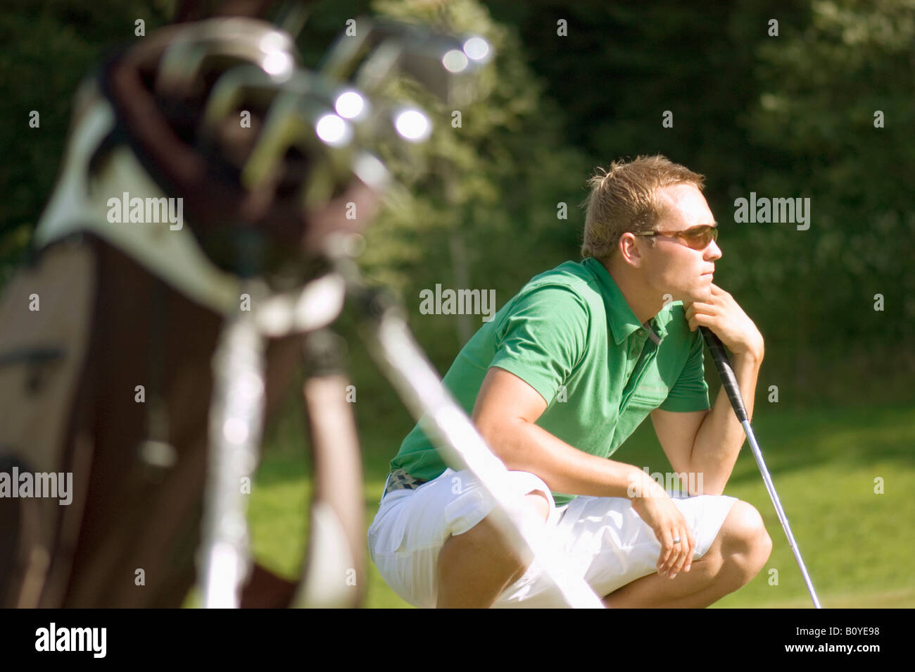 Golfer squatting on green hi-res stock photography and images - Alamy