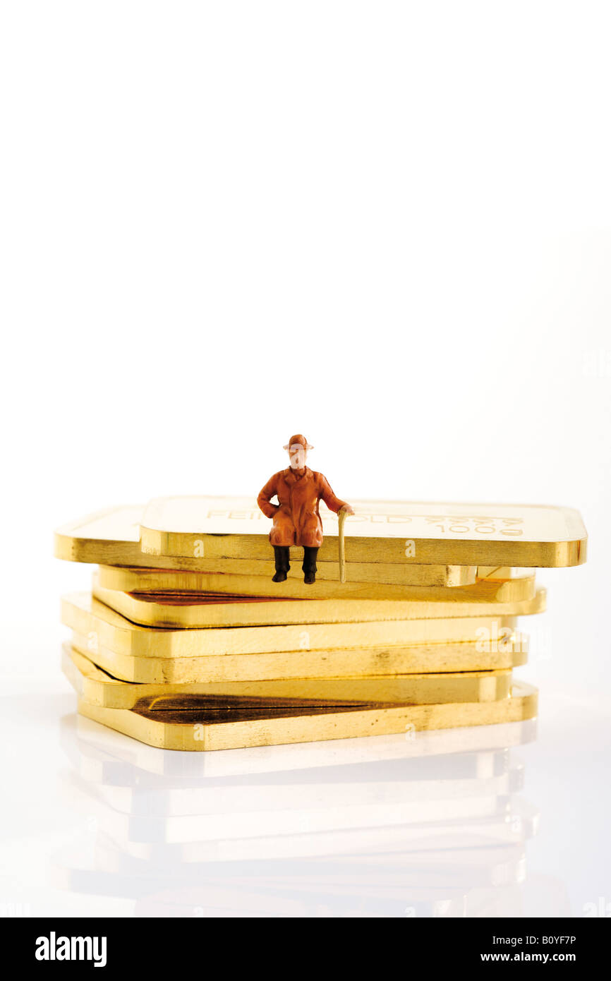 Gold figurines hi-res stock photography and images - Alamy