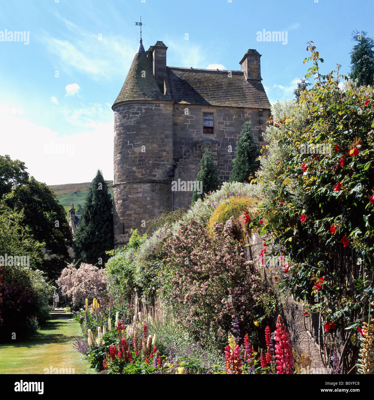 Falkland palace hi-res stock photography and images - Alamy