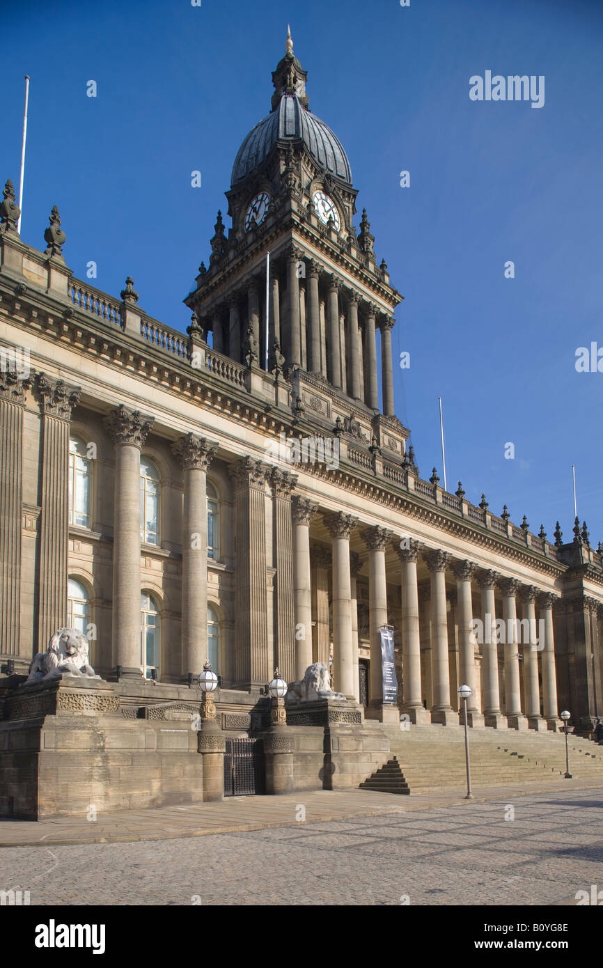 Leeds City Hall Lion High Resolution Stock Photography and Images - Alamy