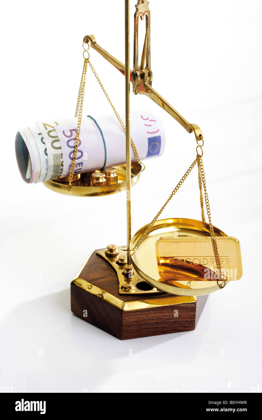Weighing gold bars hi-res stock photography and images - Alamy