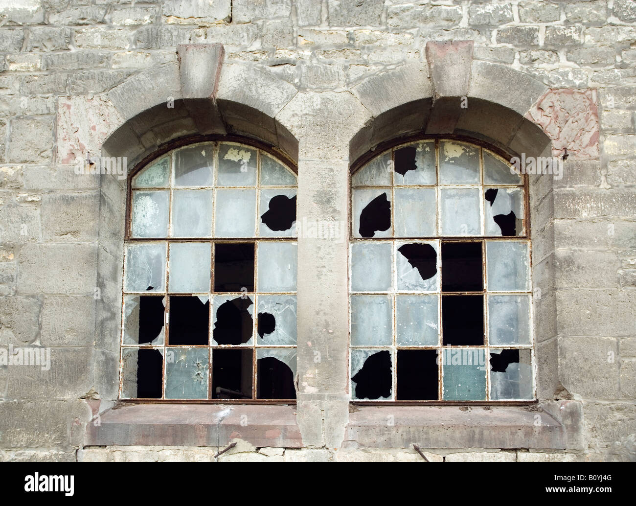 Broken structures hi-res stock photography and images - Alamy