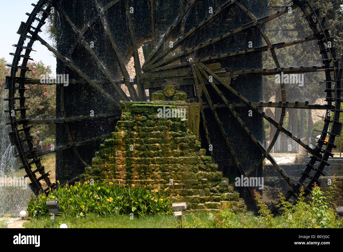 Waterwheel in the Syrian city of Hama Stock Photo - Alamy