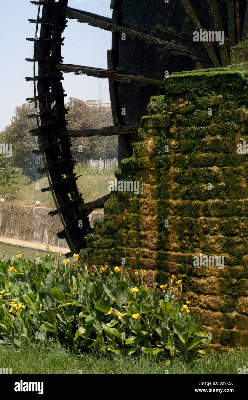 Waterwheel in the Syrian city of Hama Stock Photo - Alamy
