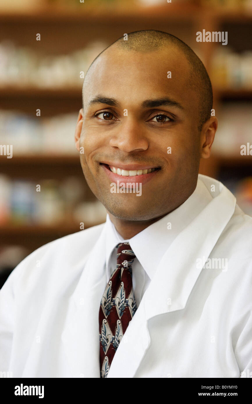 Pharmacist black male hi-res stock photography and images - Alamy
