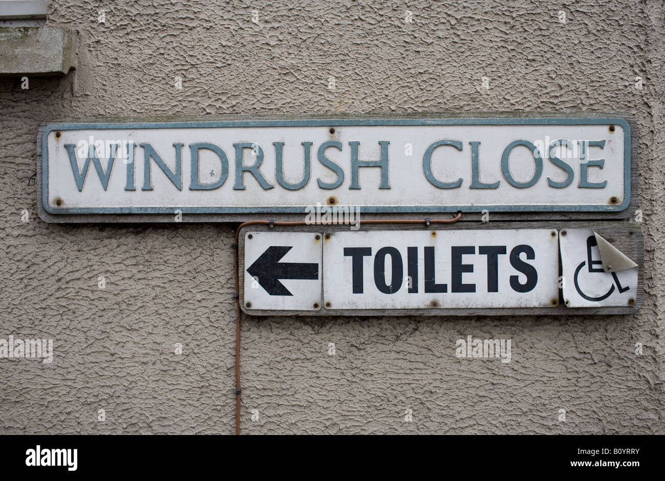 Toilet sign hi-res stock photography and images - Alamy
