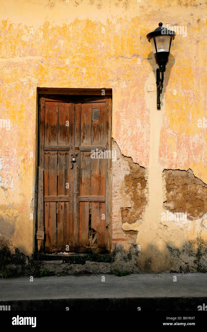 Door and lap on a Mexican street in San Cristobal de Las Casas Stock ...